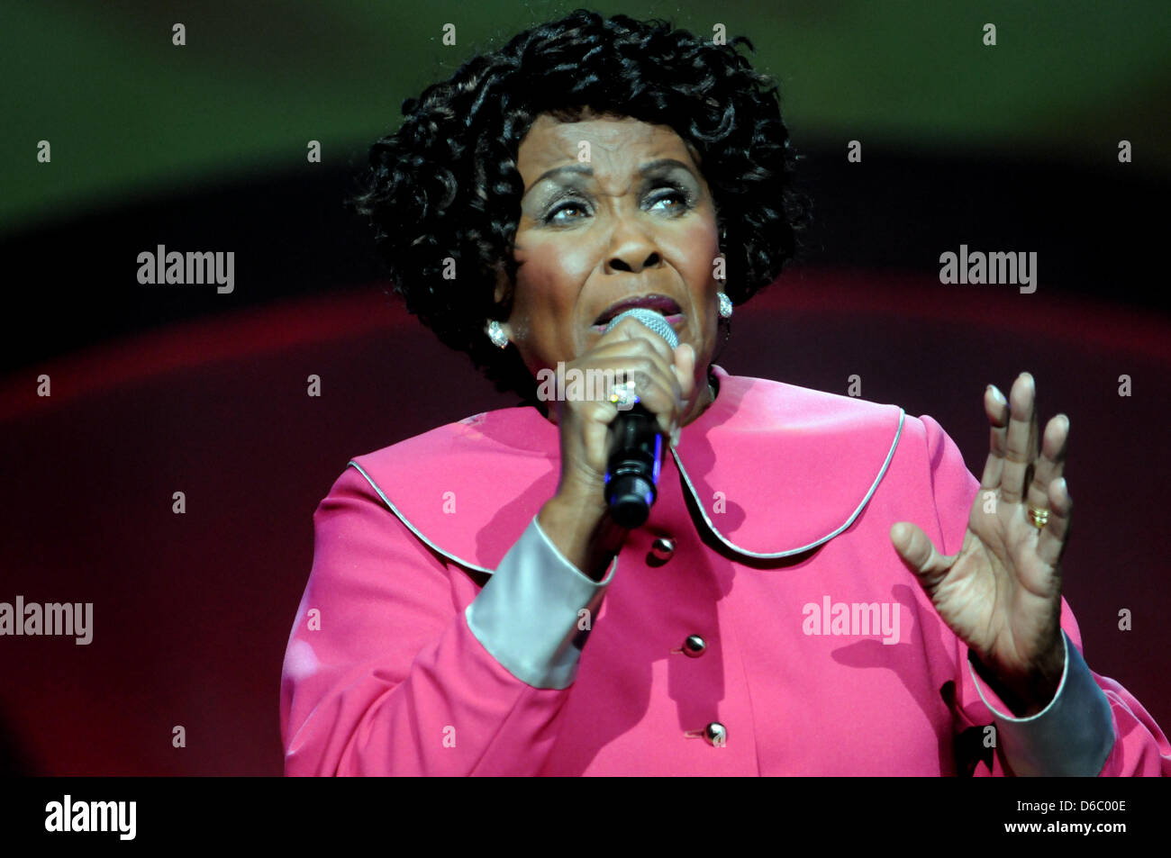 Die Soul-Sängerin Queen Esther Marrow posiert am Freitag (06.01.2012 ...