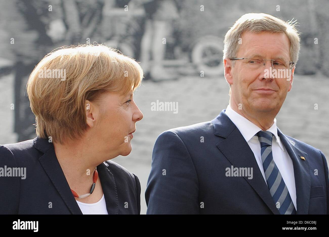 1961 berlin wall construction hi-res stock photography and images - Alamy