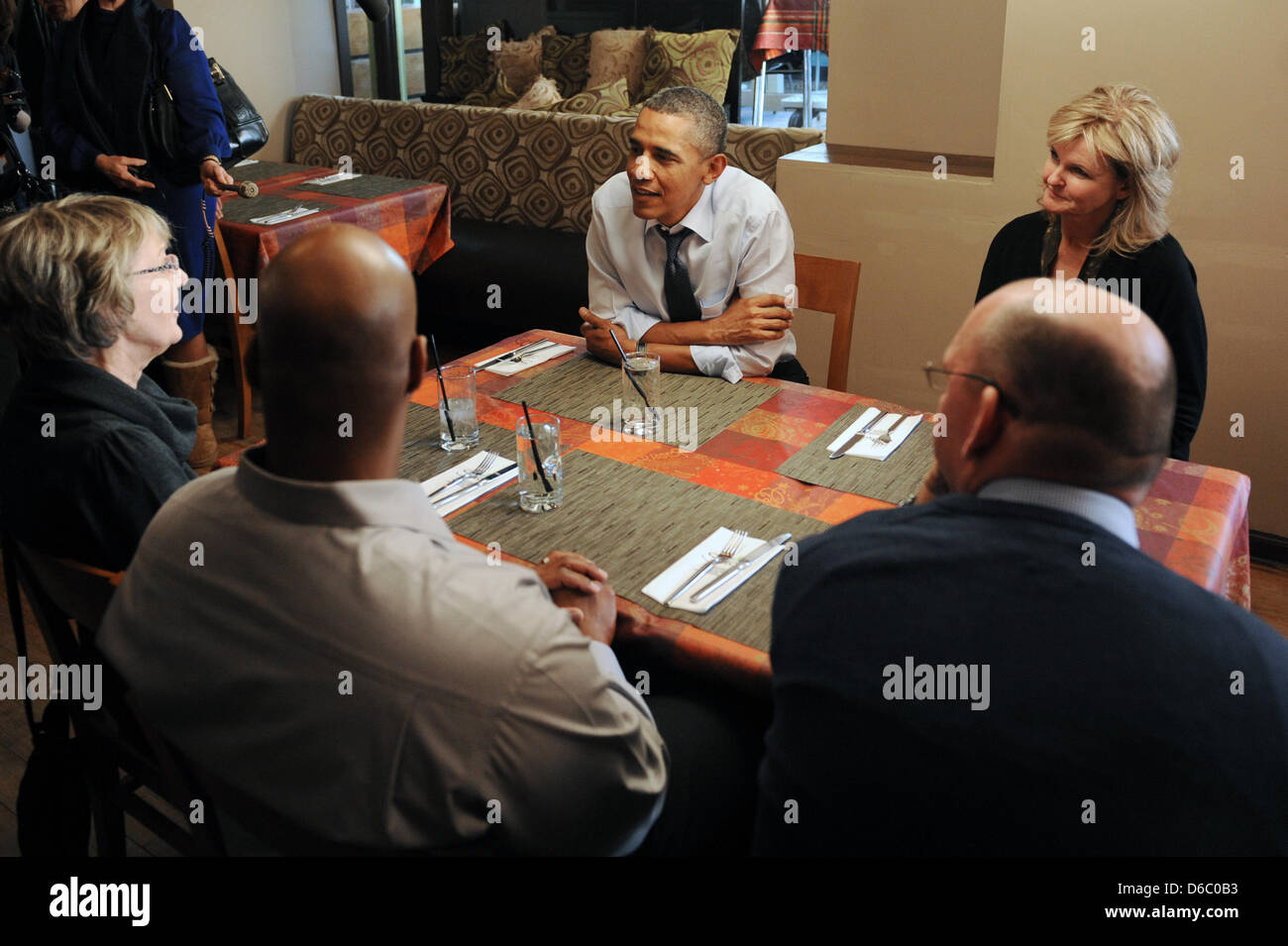 United States President Barack Obama (C) has lunch with winners of a ...