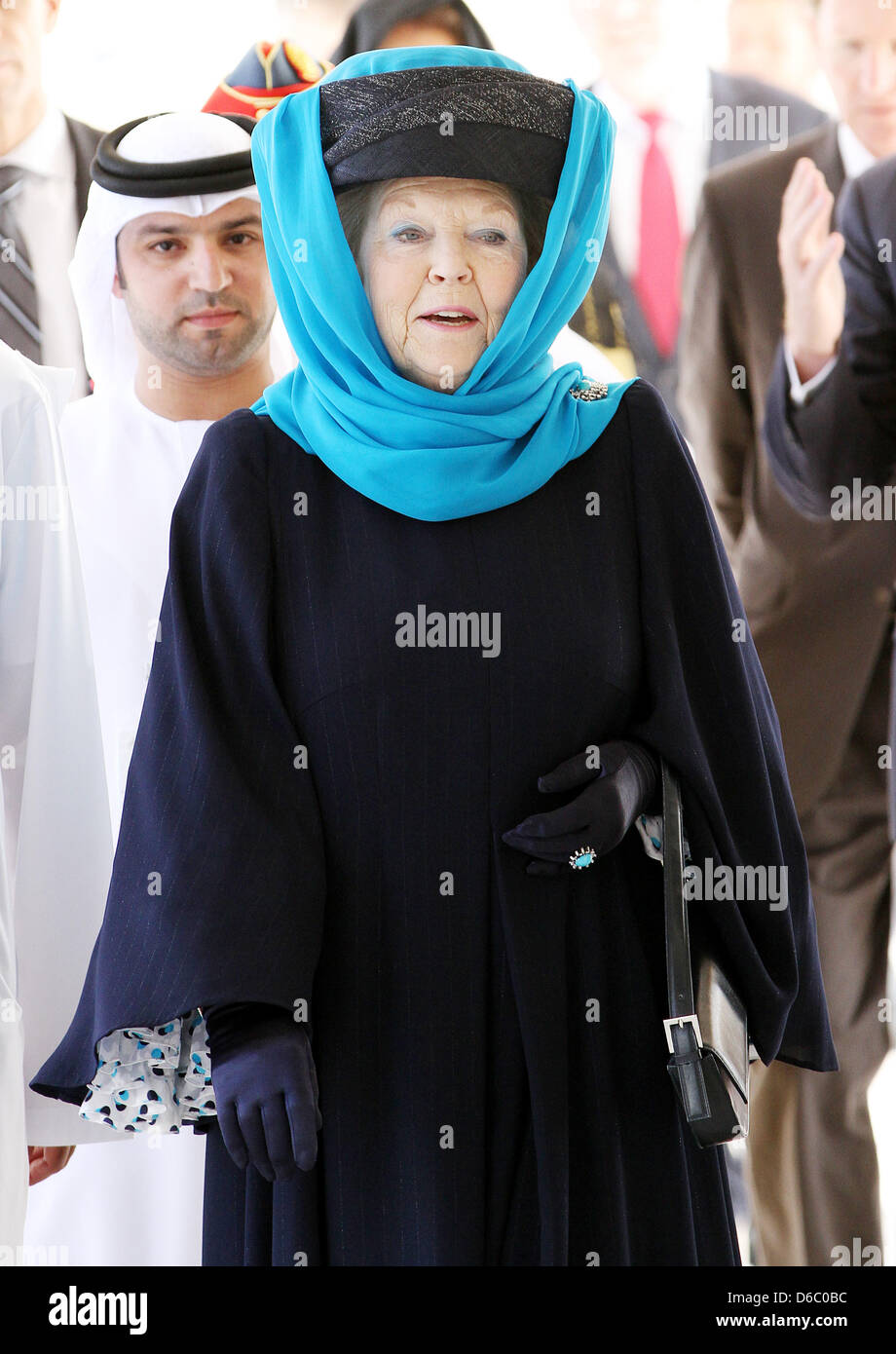 Queen Beatrix of the Netherlands visiting the Sheikh Al Zayed Mosque in ...