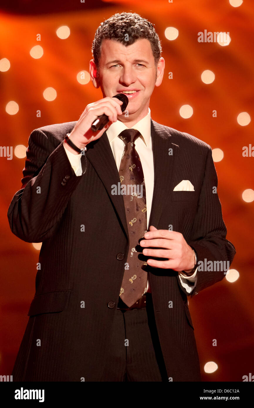 Folk music singer Semino Rossi performs after receiving an award during ...