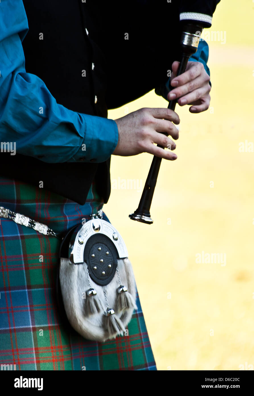 Bagpipe uniform hi-res stock photography and images - Alamy