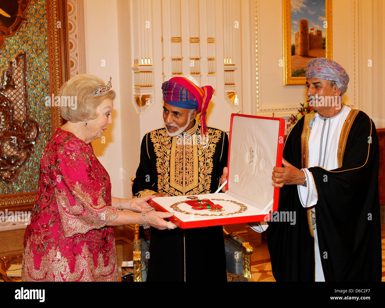 Dutch Queen Beatrix receives a present from Sultan Qaboos bin Said ...
