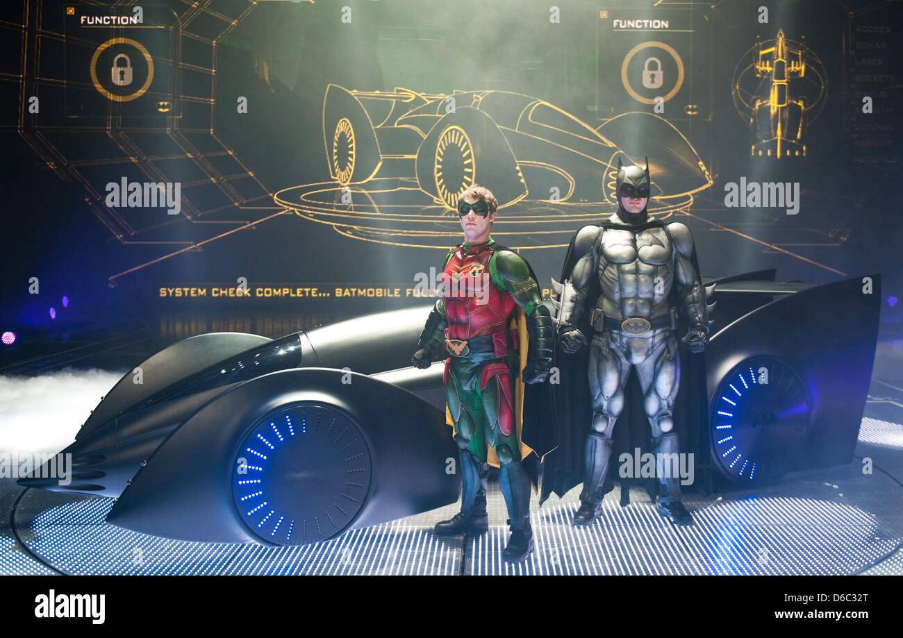 Sam Heughan (R) as Batman and Kamran Darabi-Ford als Robin pose in ...