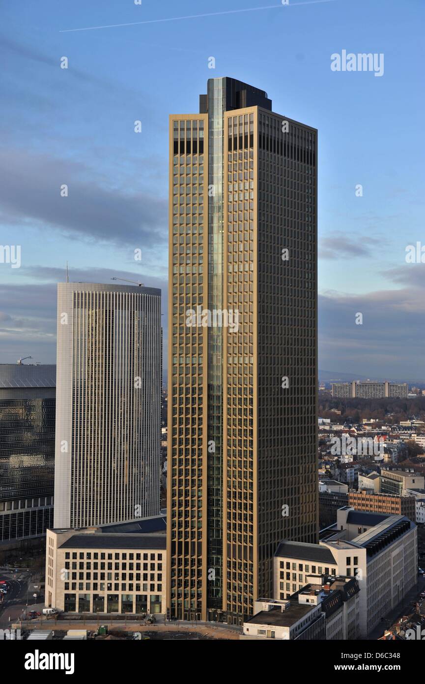 Tower 185 (R) is pictured in Frankfurt Main, Germany, 11 January 2012 ...