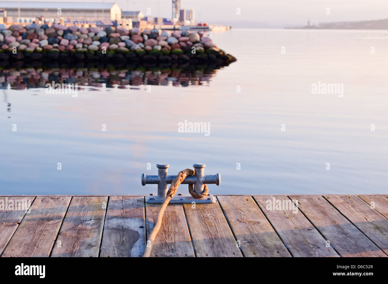 Pier cleat hi-res stock photography and images - Alamy