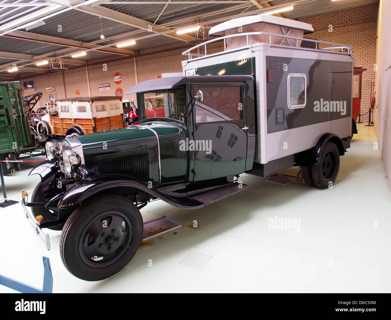 Vintage ford camper hi-res stock photography and images - Alamy