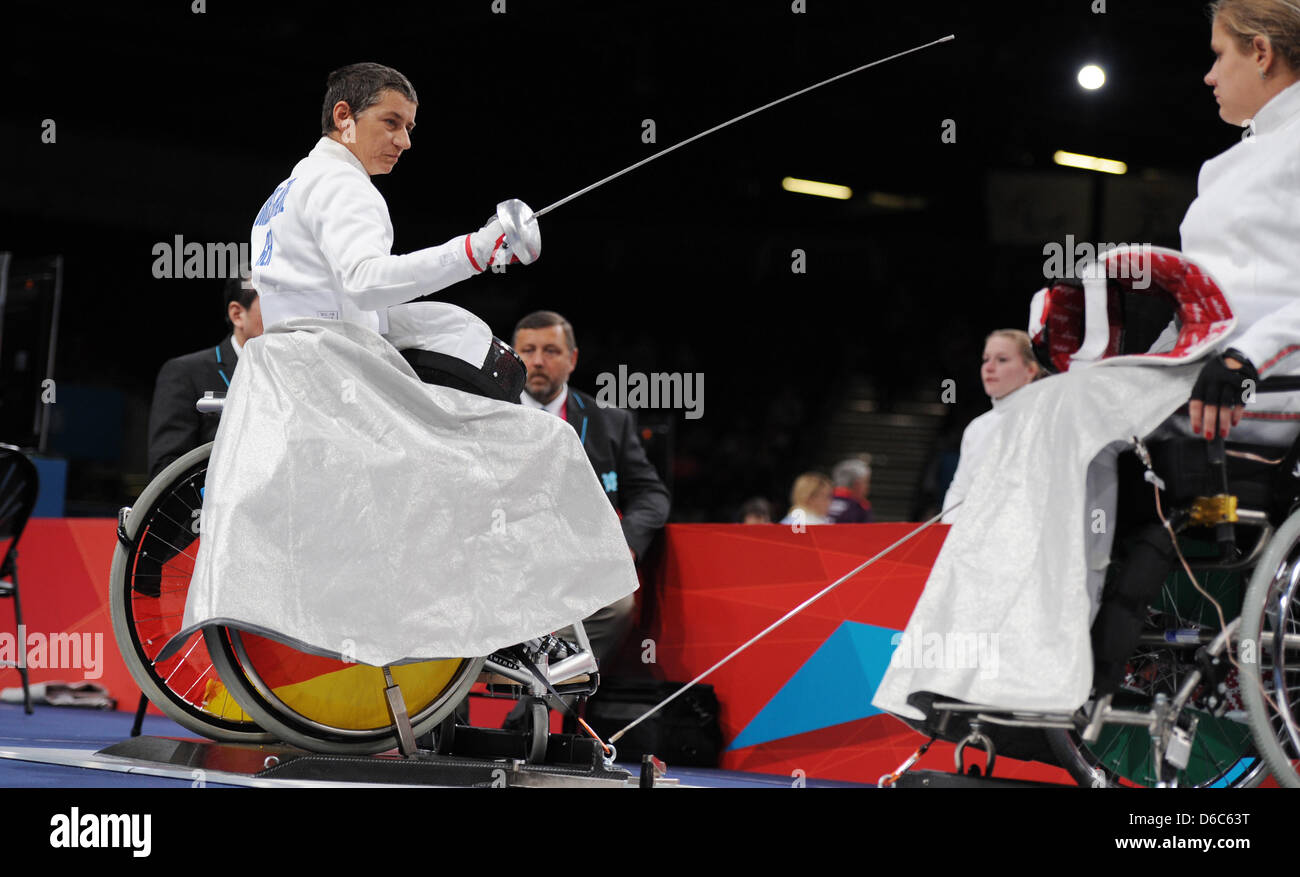 Simone Briese-Baetke (l) of Germany and Alesia Makrytskaya of Bulgaria ...