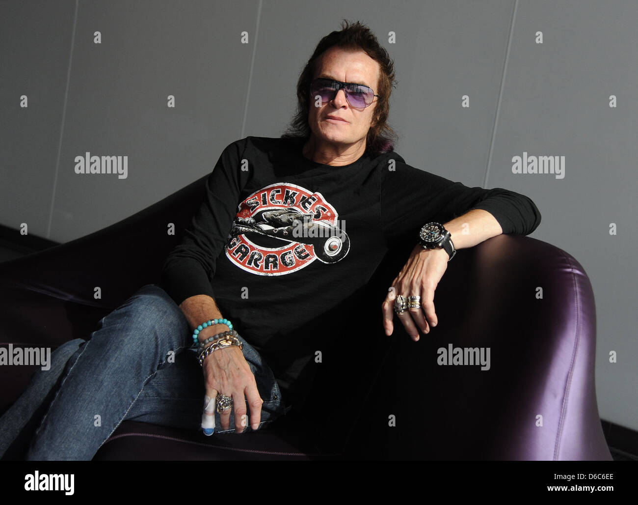 dpa-exclusive - British bassist and singer Glenn Hughes poses for ...