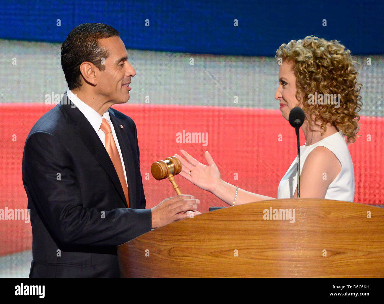 Debbie wasserman schultz hi-res stock photography and images - Alamy