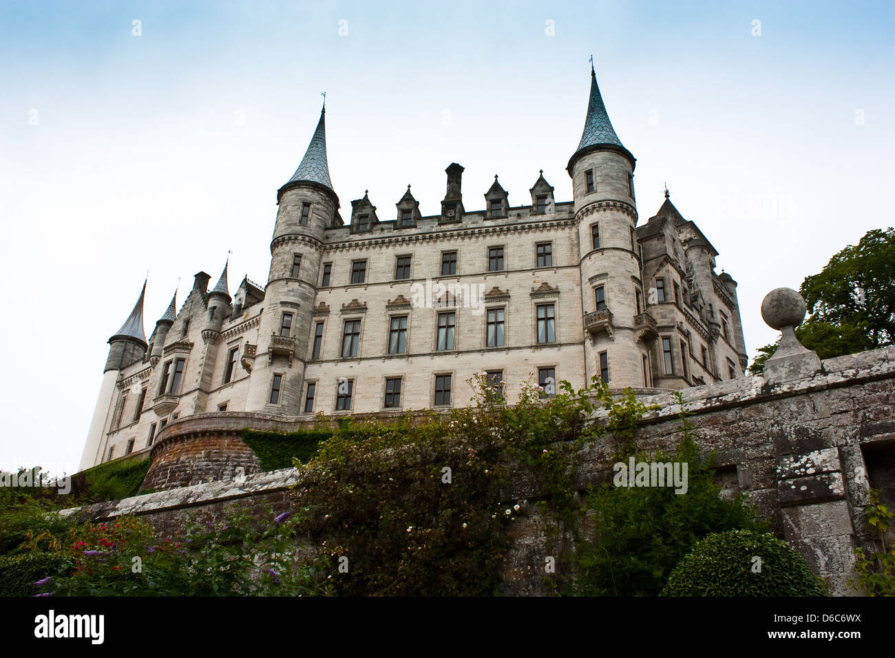 Dunrobin castle exterior hi-res stock photography and images - Alamy