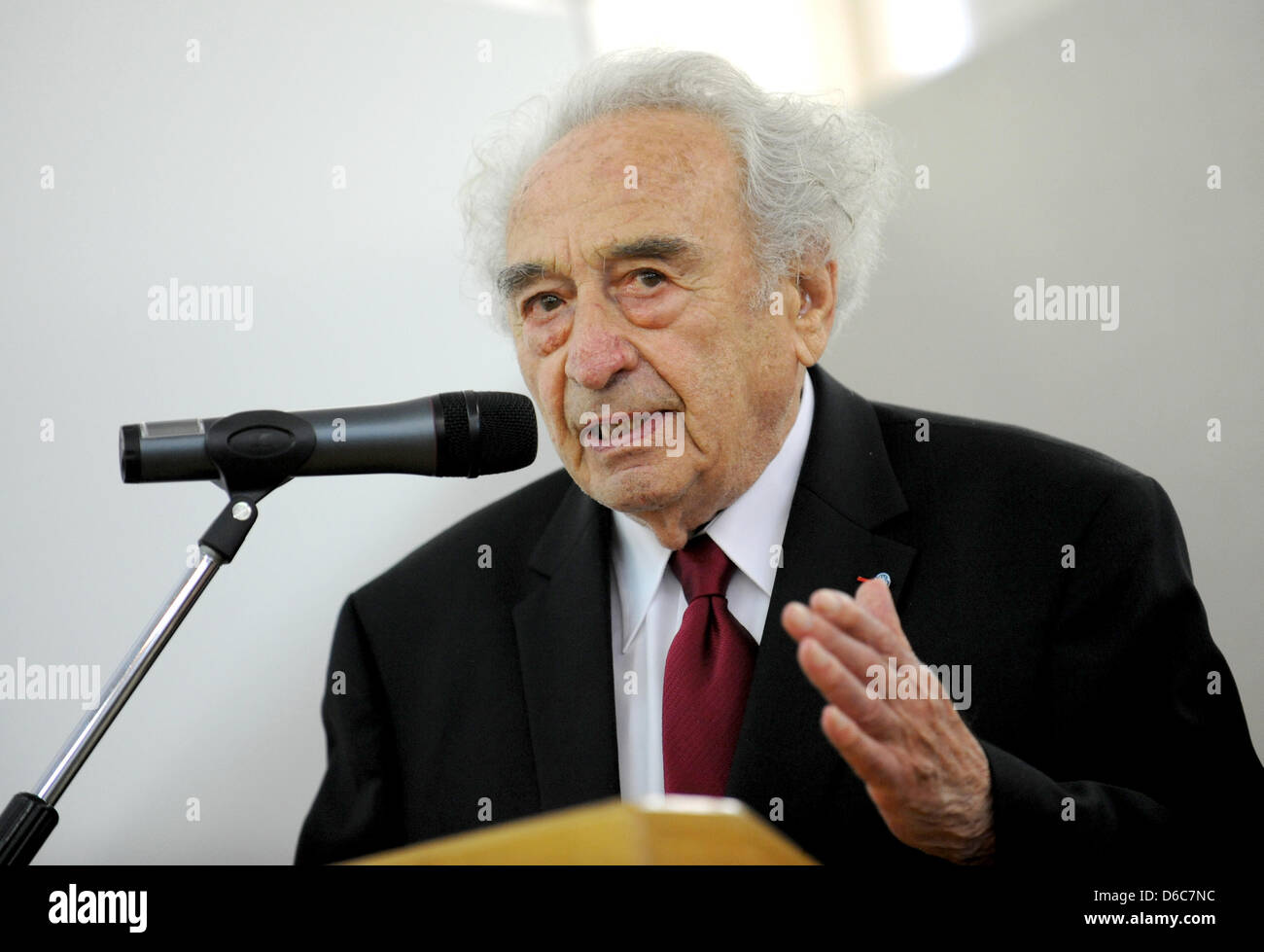 Author, painter and Holocaust survivor Max Mannheimer speaks at the ...