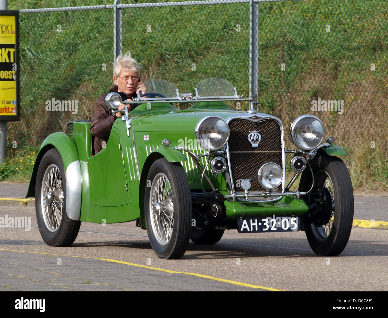 Singer roadster hi-res stock photography and images - Alamy