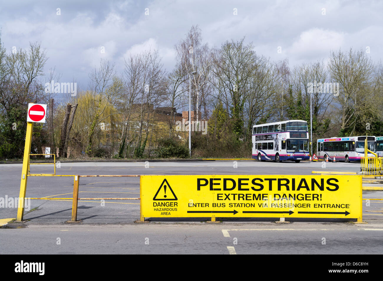 Bus station safety pedestrian danger warning sign Stock Photo - Alamy