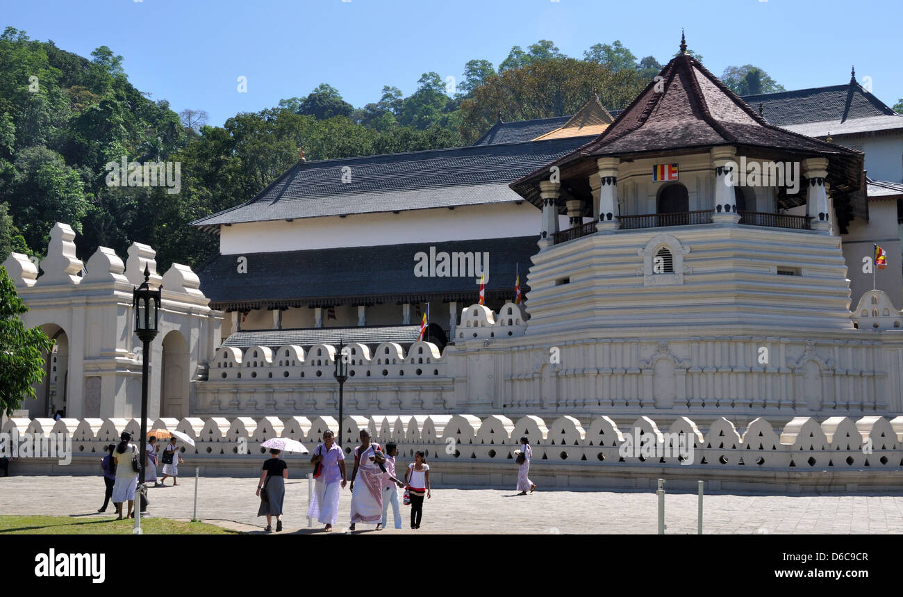 Sri dalada maligawa temple tooth hi-res stock photography and images ...