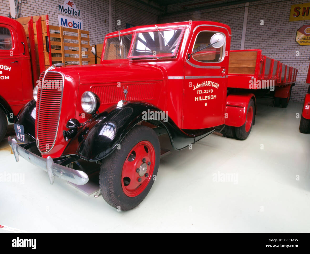 Ford tractor unit hi-res stock photography and images - Alamy