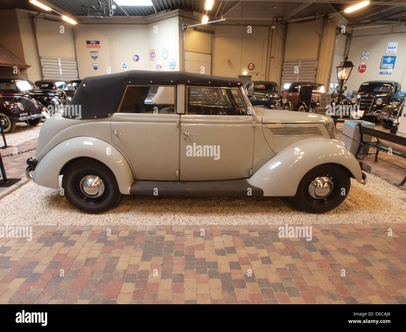 The 1937 Ford 760 B is a classic American sedan, part of Ford's pre ...