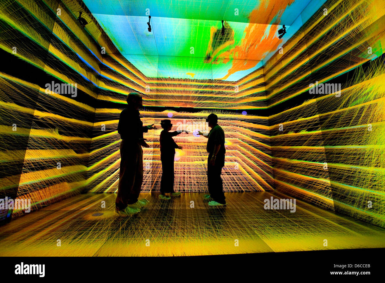 Cave automatic virtual environment hi-res stock photography and images ...