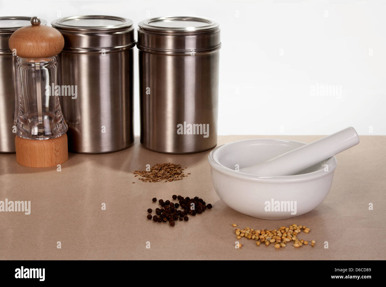 Mortar and pestle with spices hi-res stock photography and images - Alamy