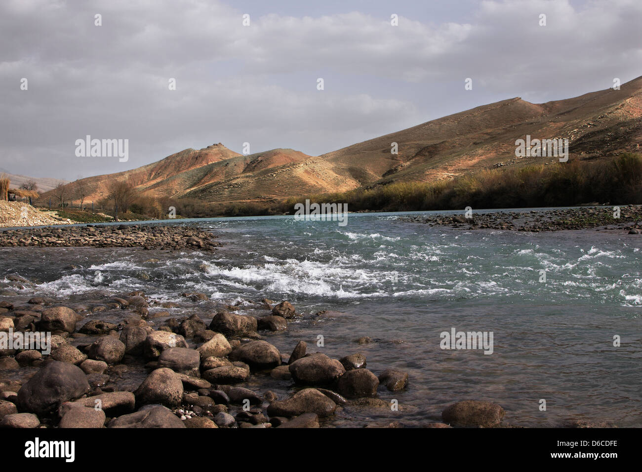 River Dokan from the West, Iraqi Kurdistan, Iraq Stock Photo - Alamy