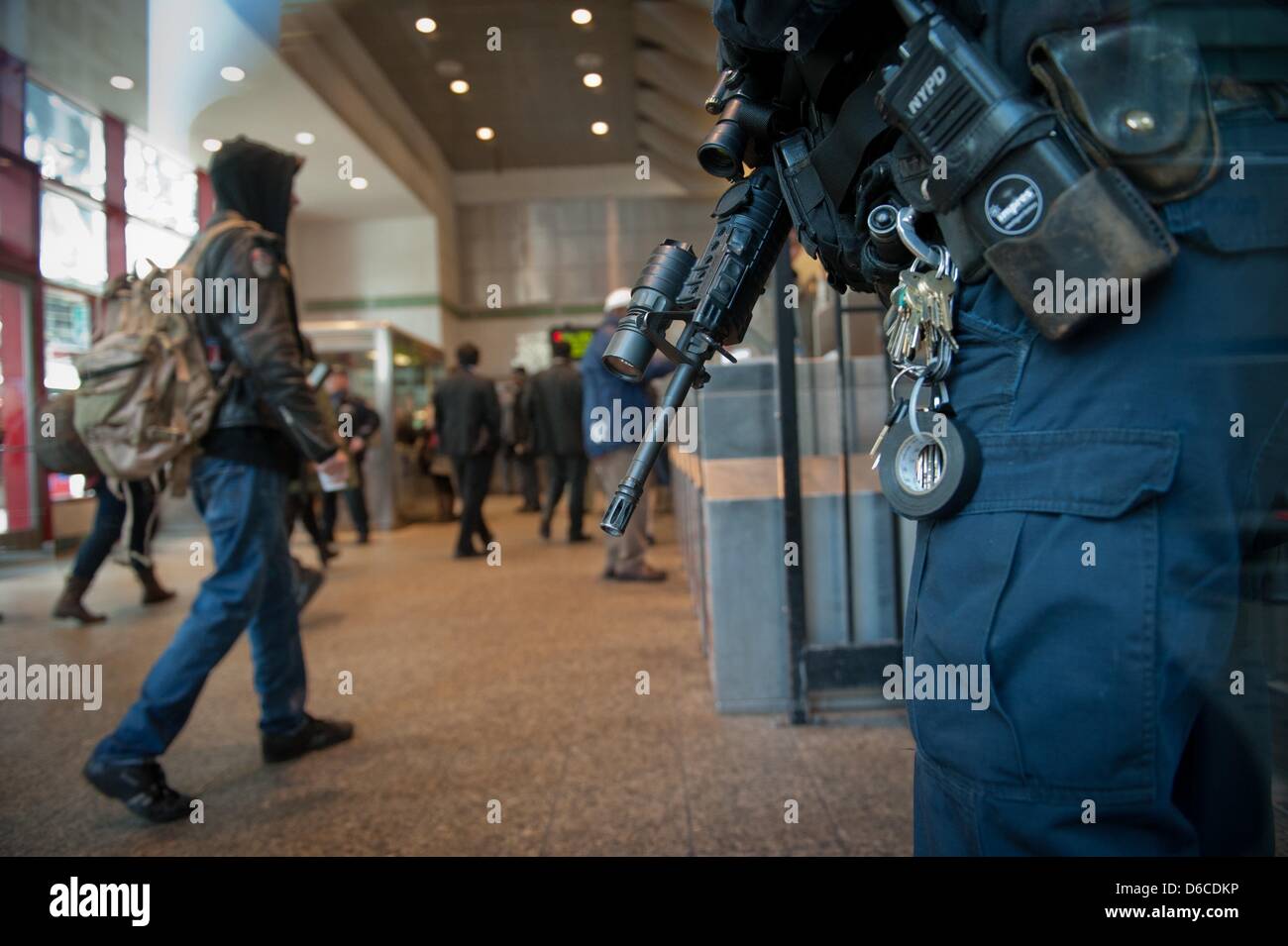 Manhattan, New York, USA. 16th April, 2013. Heavily armed NYPD members ...