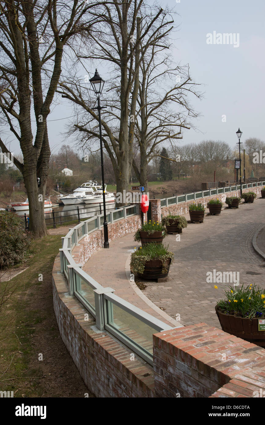 Extensive Riverbank Flood Defence Work River Severn At Upton On Severn