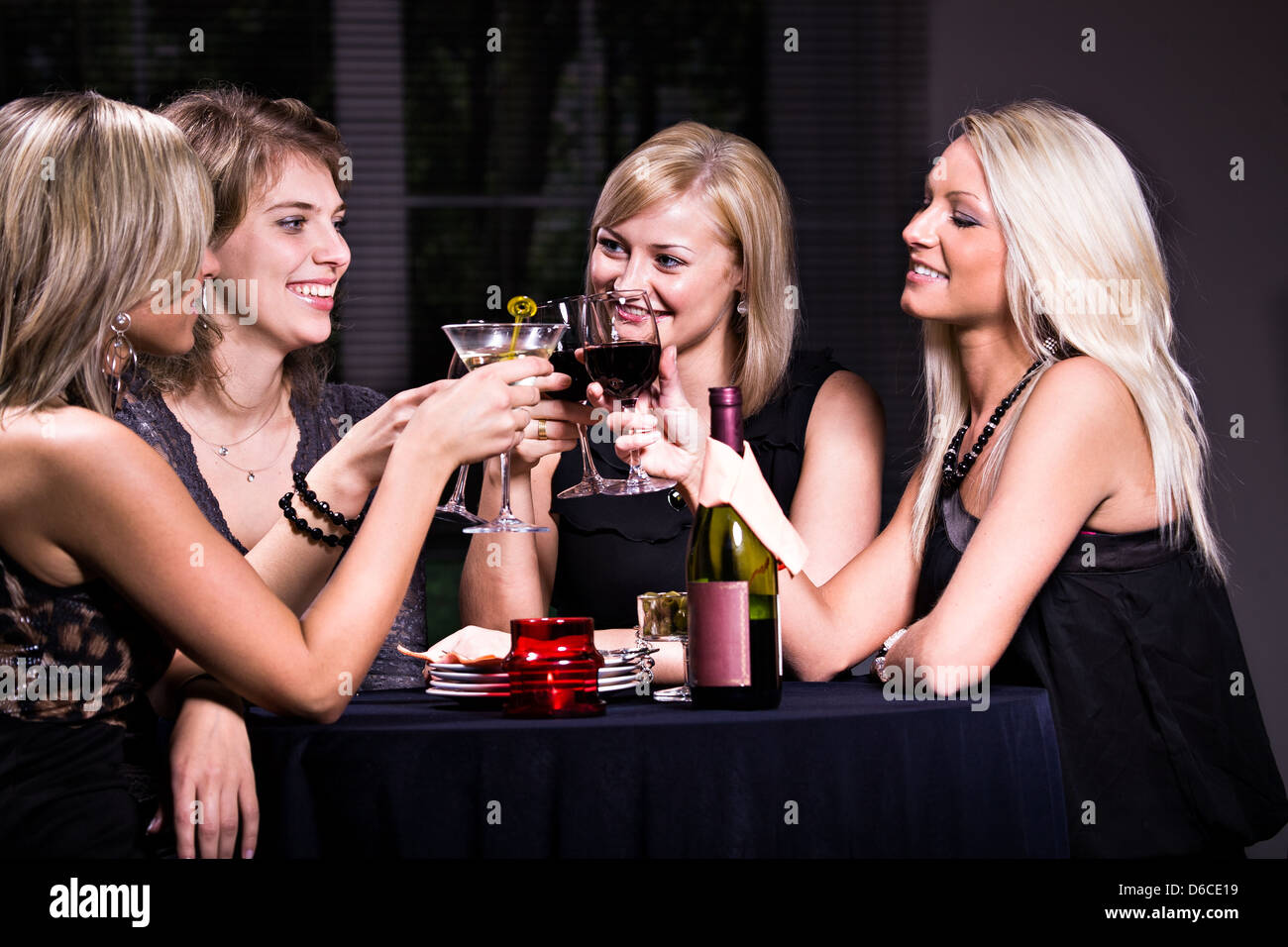 Interior restaurant scene hi-res stock photography and images - Alamy