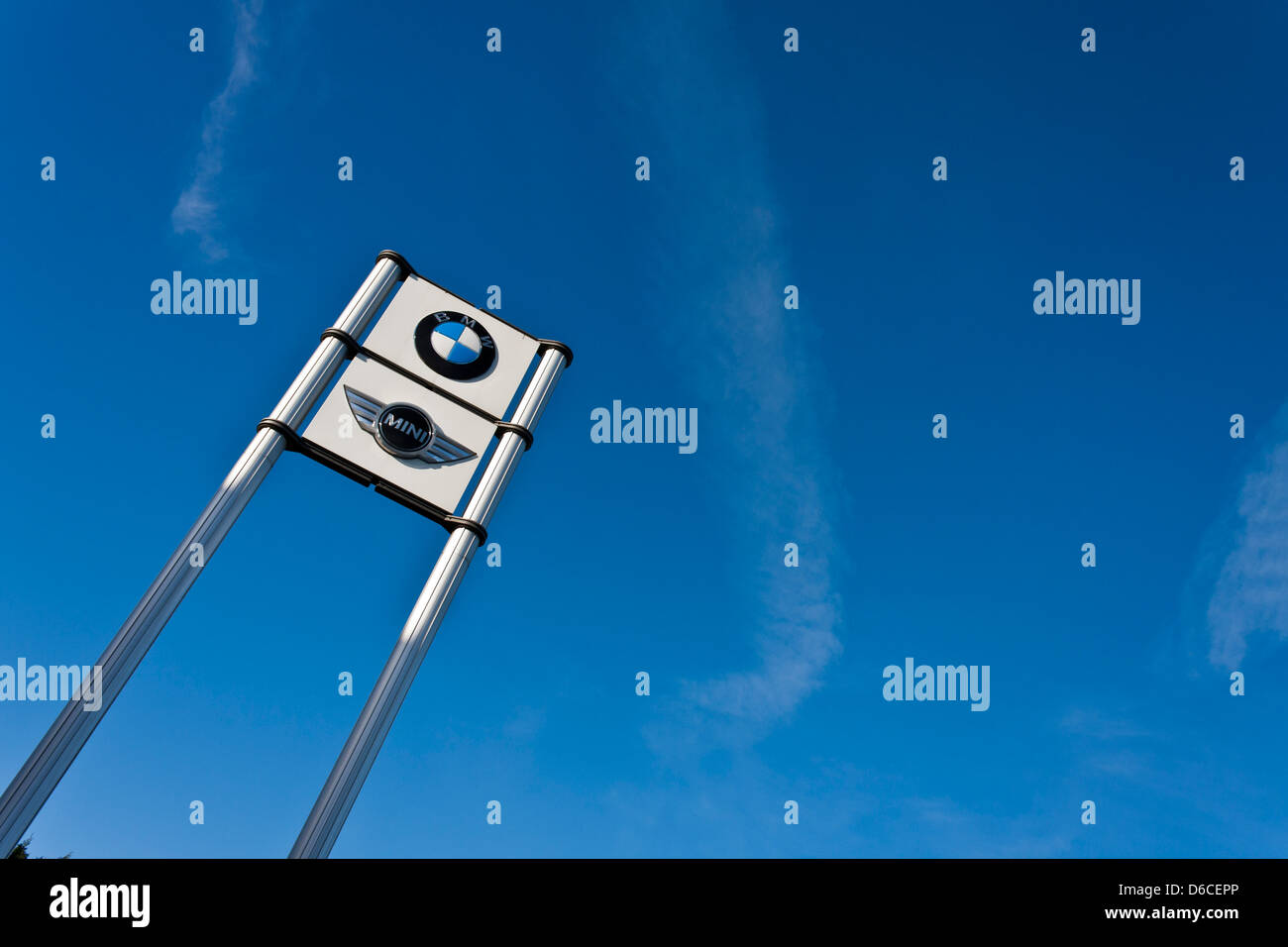 Bmw mini logo sign hi-res stock photography and images - Alamy