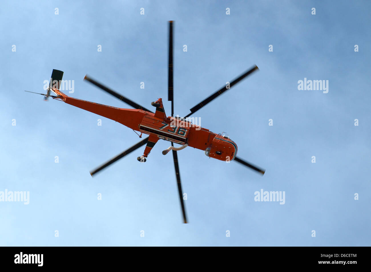 Heavy lifting crane operations on hi-res stock photography and images ...