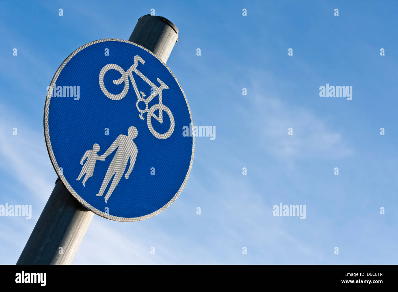 Pedestrian walkway and cycle path sign Stock Photo - Alamy