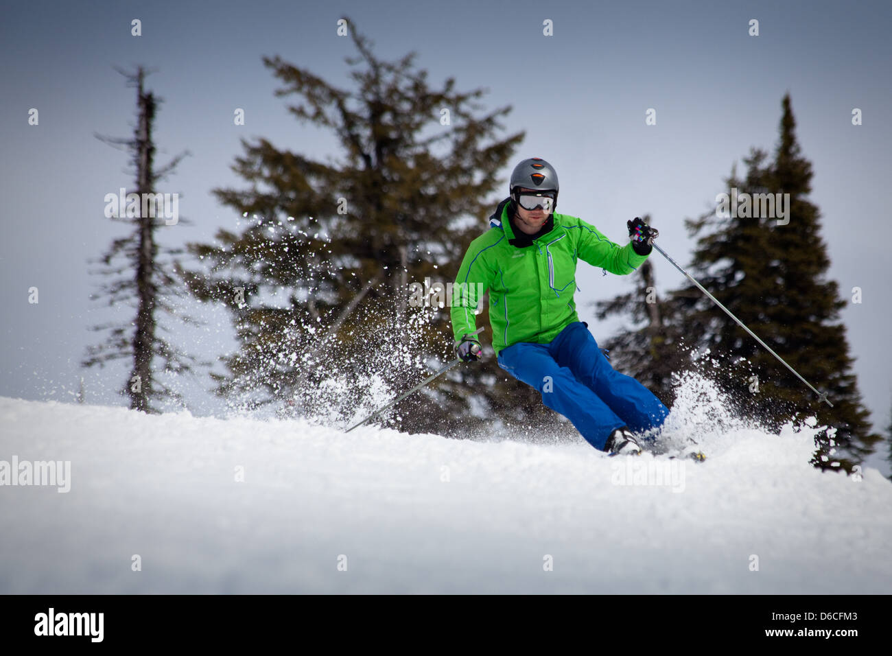 A skier throwing up powder as he turns Stock Photo - Alamy