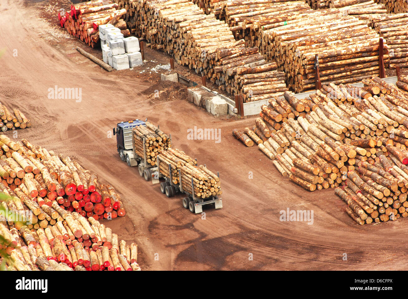 Logging truck new zealand hi-res stock photography and images - Alamy