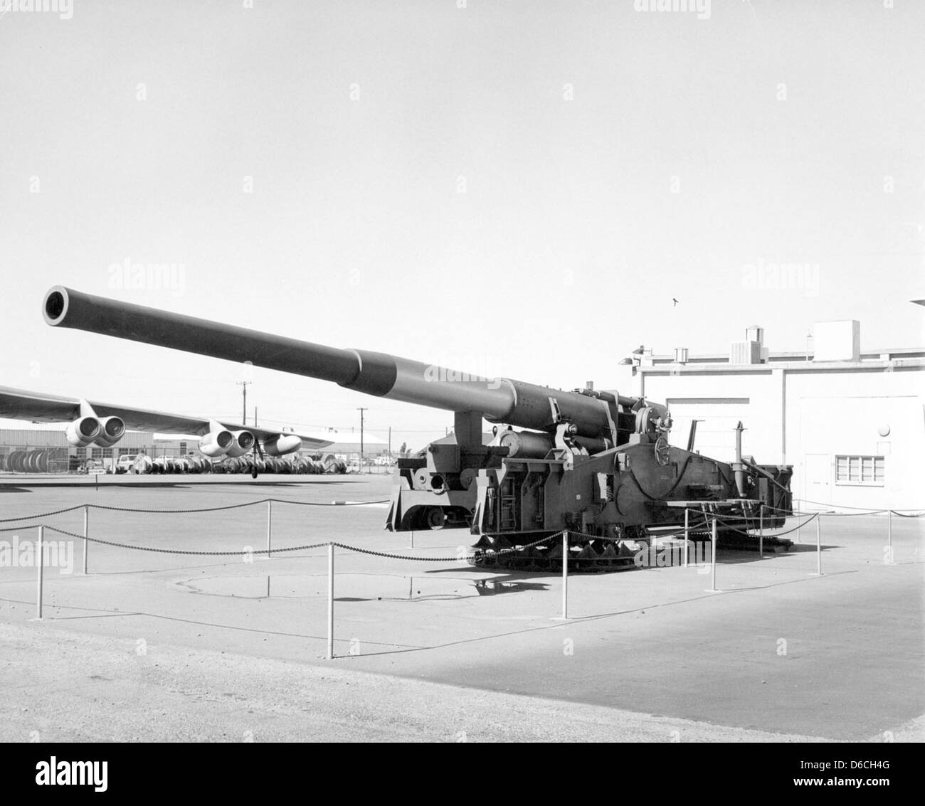280 mm AFAP cannon on display Photo coutesy of DTRIAC Ar2 Stock Photo ...