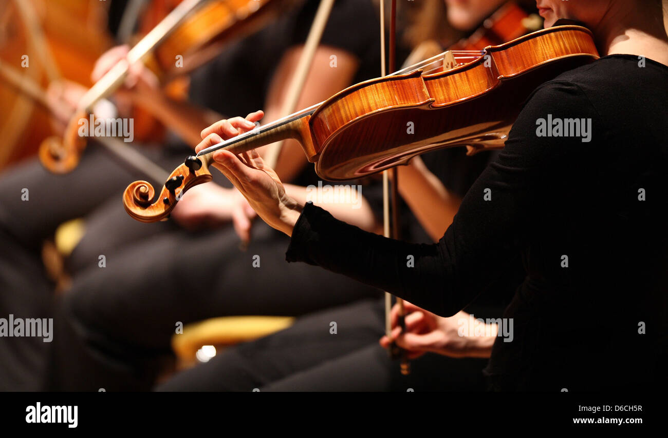 Violins orchestra hi-res stock photography and images - Alamy