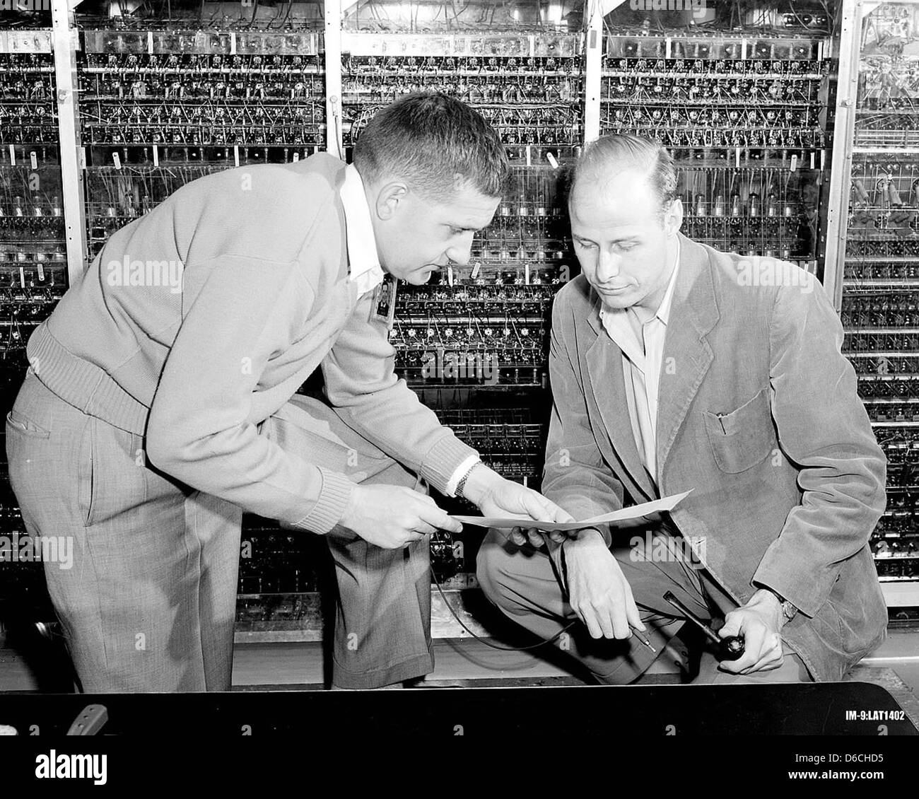 1950s research lab hi-res stock photography and images - Alamy