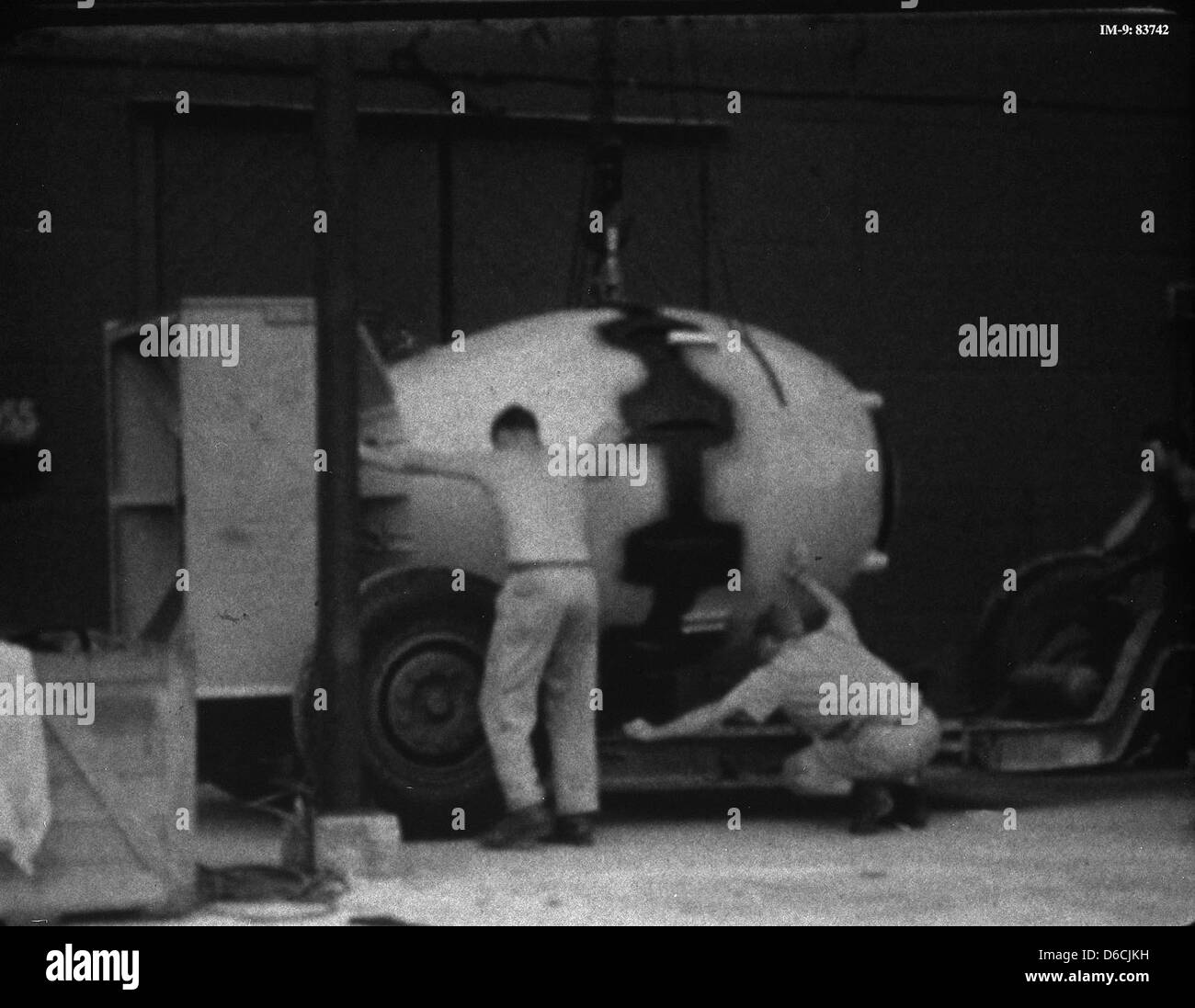 This image shows the 'Fat Man' atomic bomb, developed at Los Alamos ...