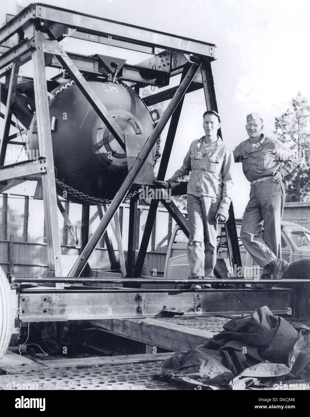 The 'Fat Man' shake test conducted at the V Site of Los Alamos National ...