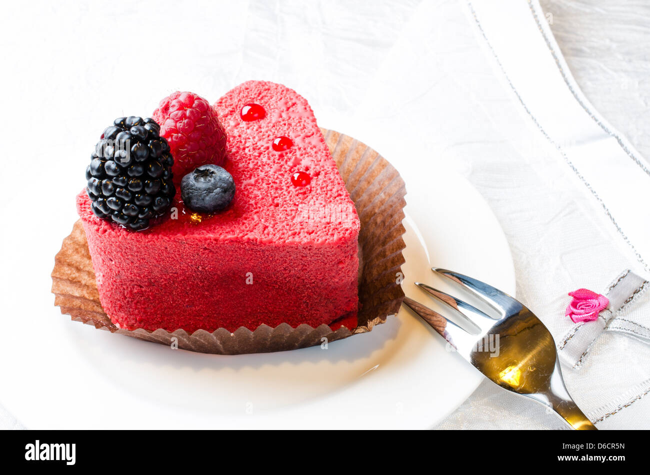 Red fondant hi-res stock photography and images - Alamy