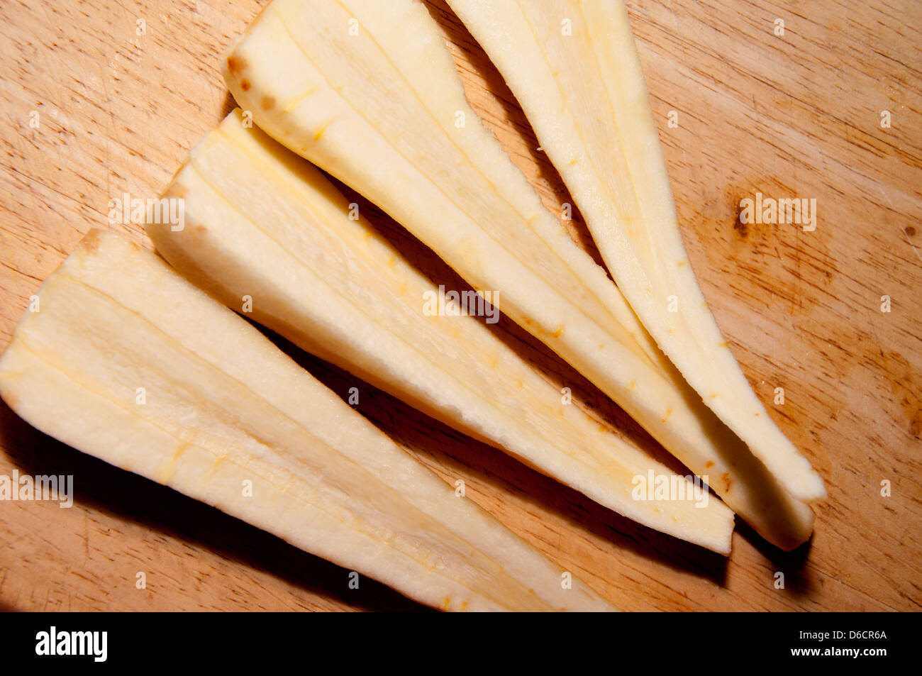 parsnip, raw, in preparation, cut, sliced, chopping board, side lit ...