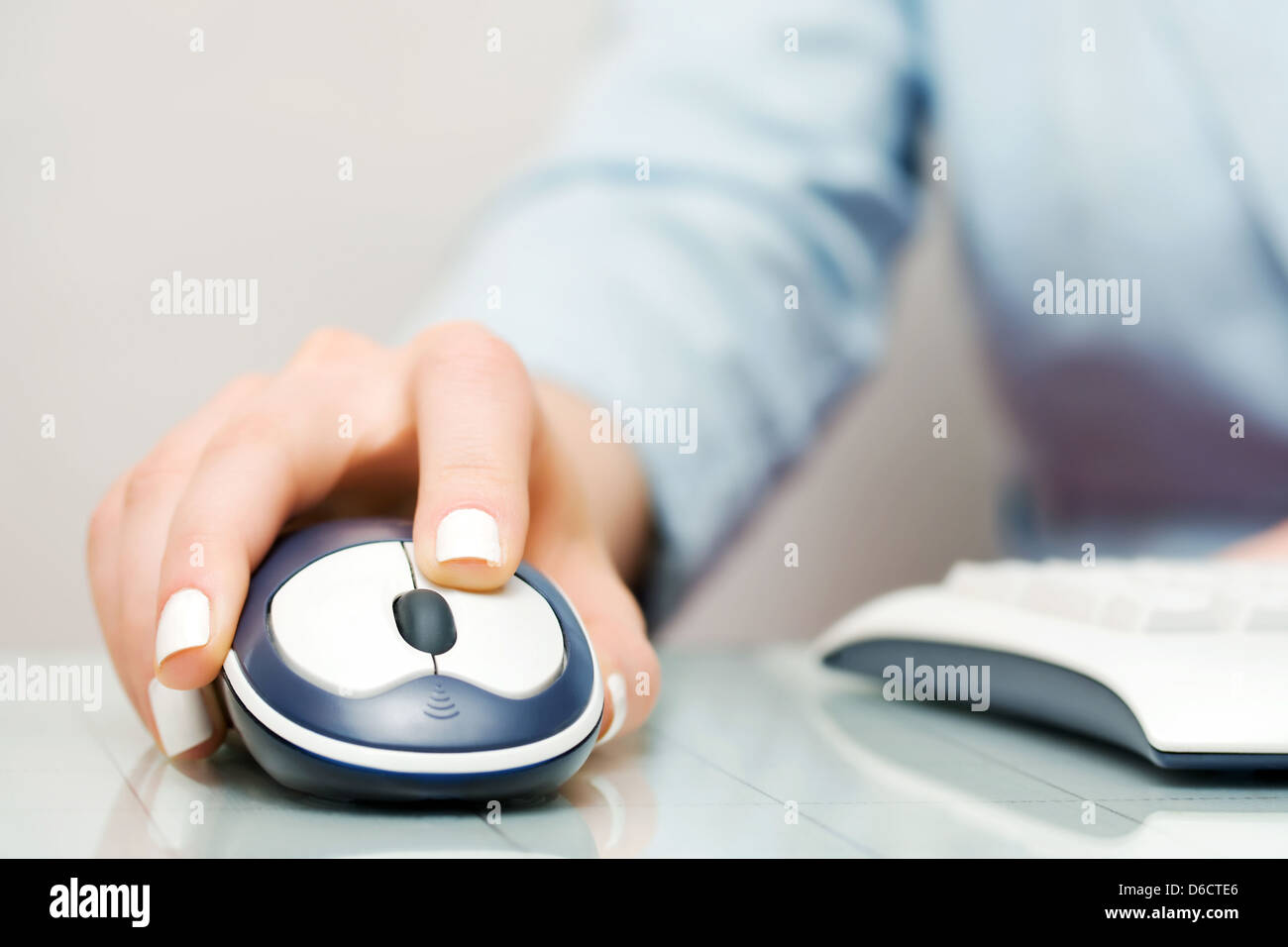 Female hand holding computer mouse Stock Photo - Alamy