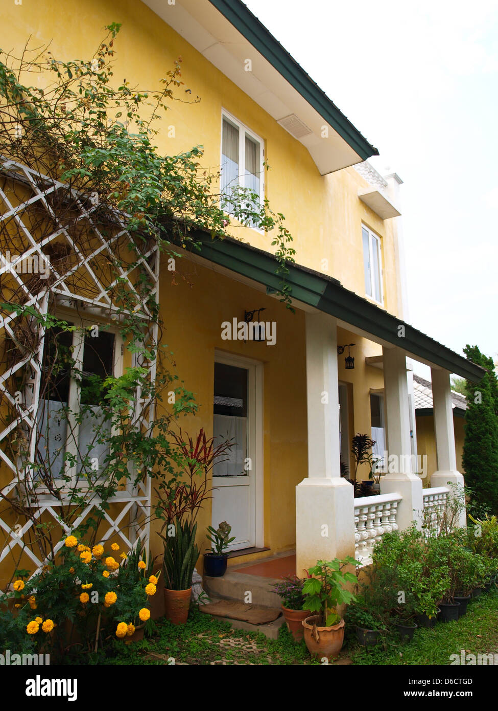 Two story structure hi-res stock photography and images - Alamy