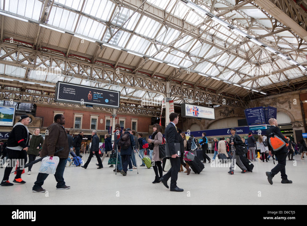 Victoria Station London UK Stock Photo - Alamy