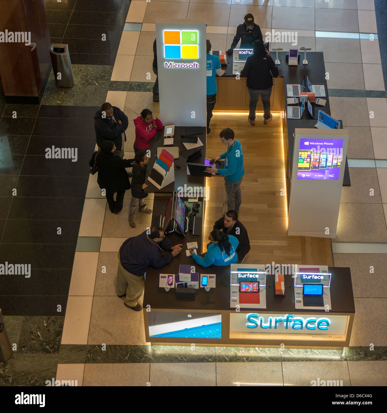 Windows 8 stand hi-res stock photography and images - Alamy