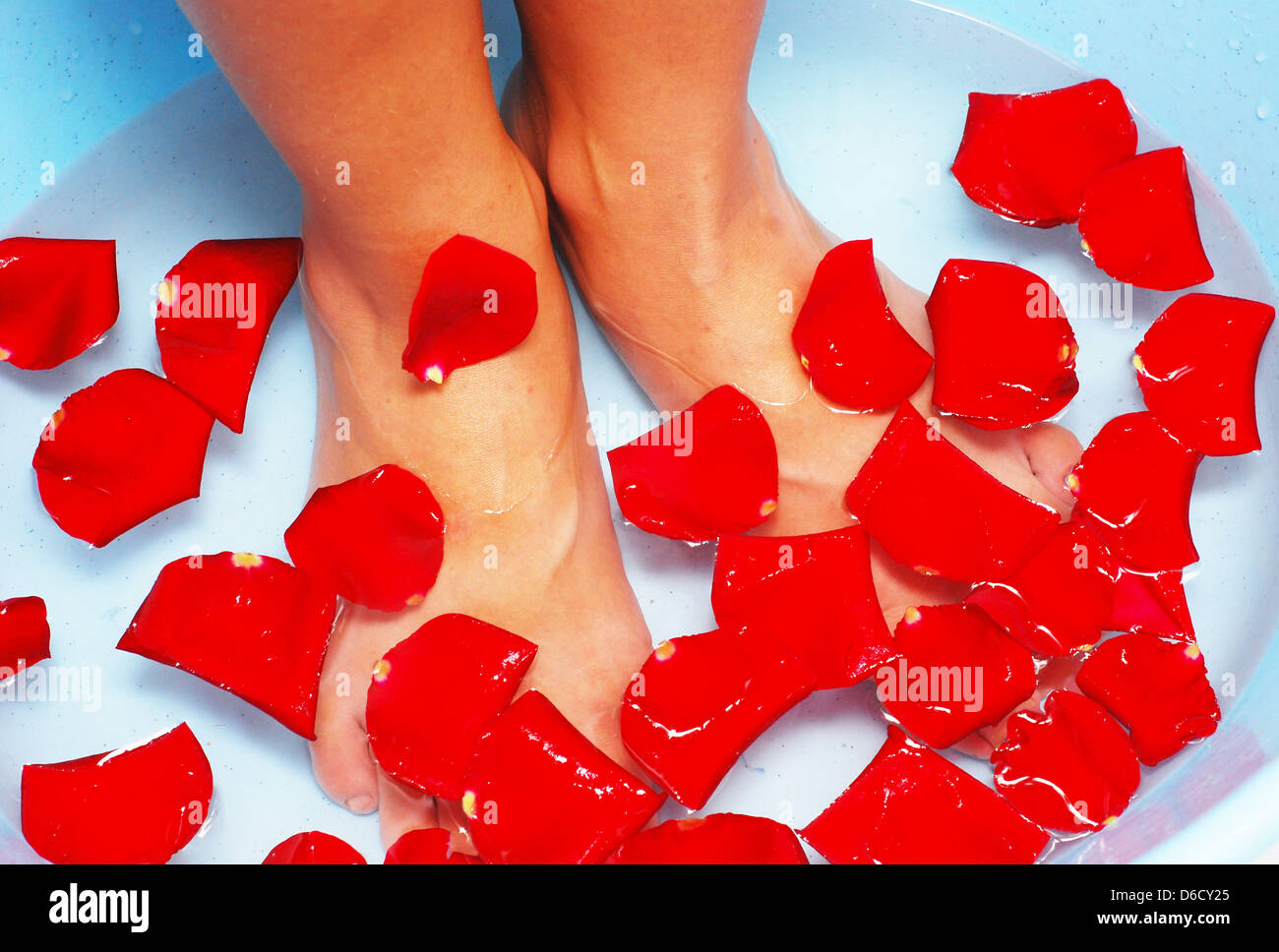 Wash legs hi-res stock photography and images - Alamy