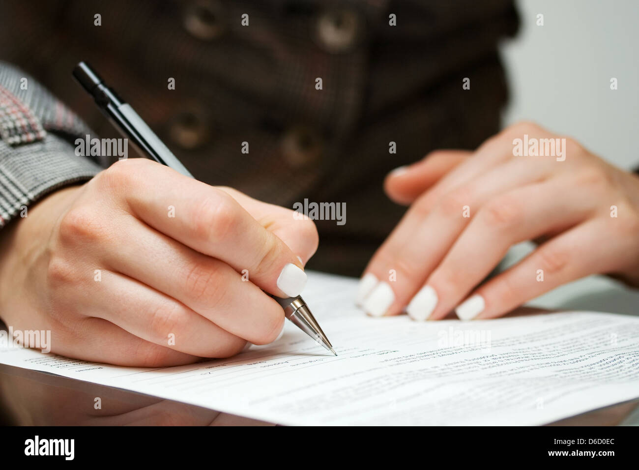 Female hand signing contract Stock Photo - Alamy