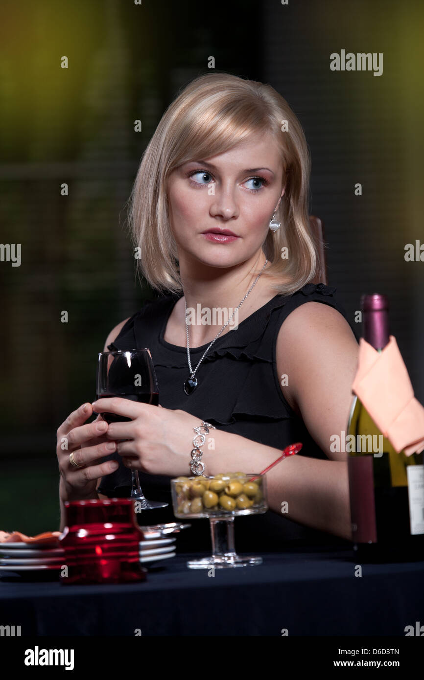 Restaurant scene hi-res stock photography and images - Alamy