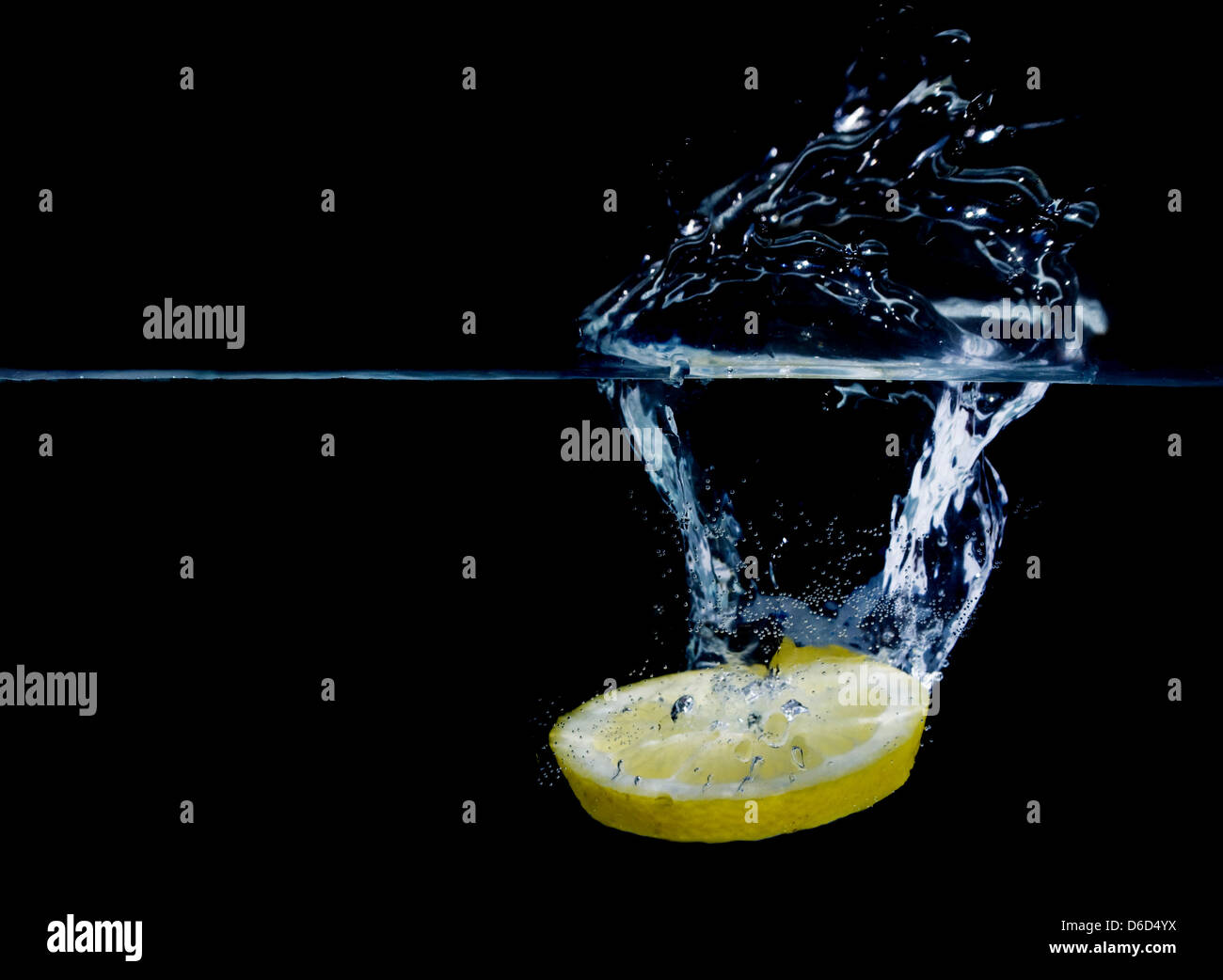 Lemon splash hi-res stock photography and images - Alamy