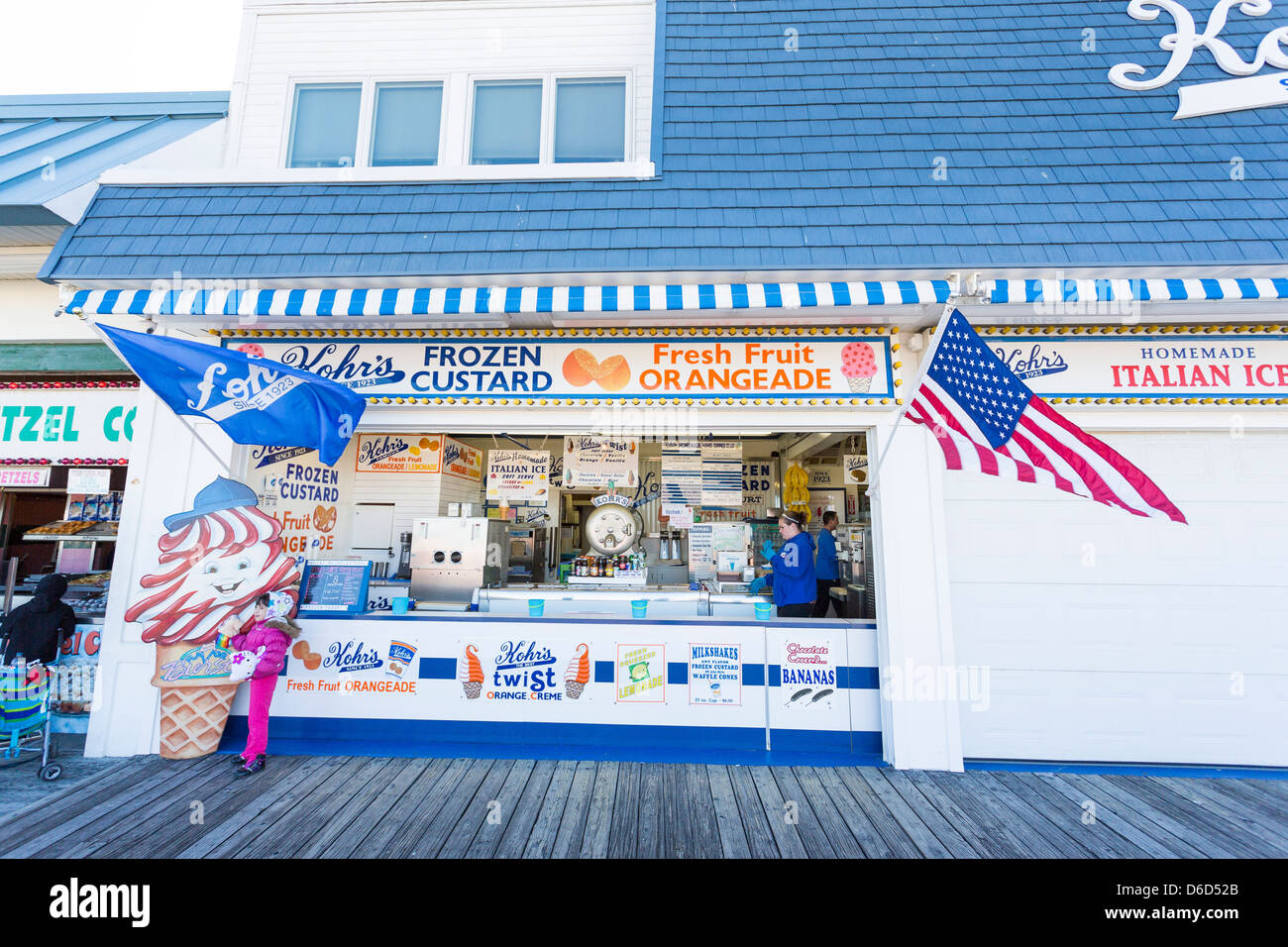 Custard ice cream hi-res stock photography and images - Alamy