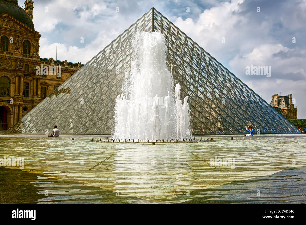 Louvre paris pyramid hi-res stock photography and images - Alamy