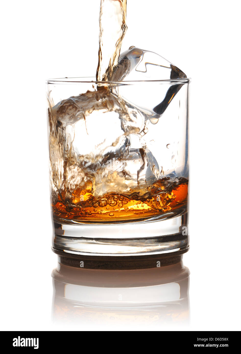 Pouring of whisky hi-res stock photography and images - Alamy
